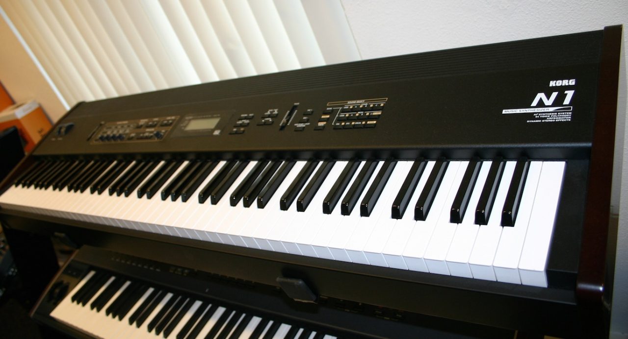 Korg N1 met 88 gewogen (piano) toetsen - Studio De Dijk