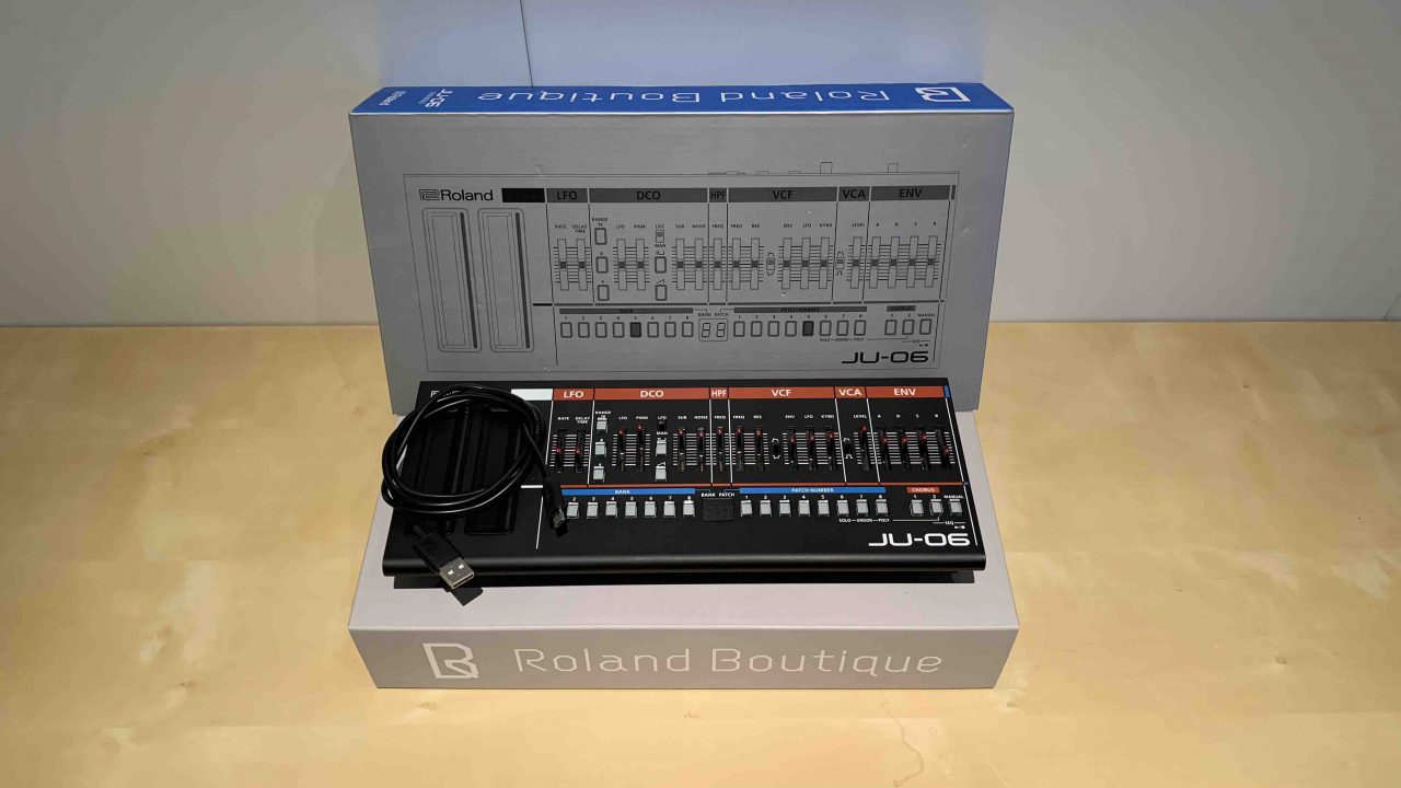 Roland JU-06 - Super Occasion - Studio De Dijk